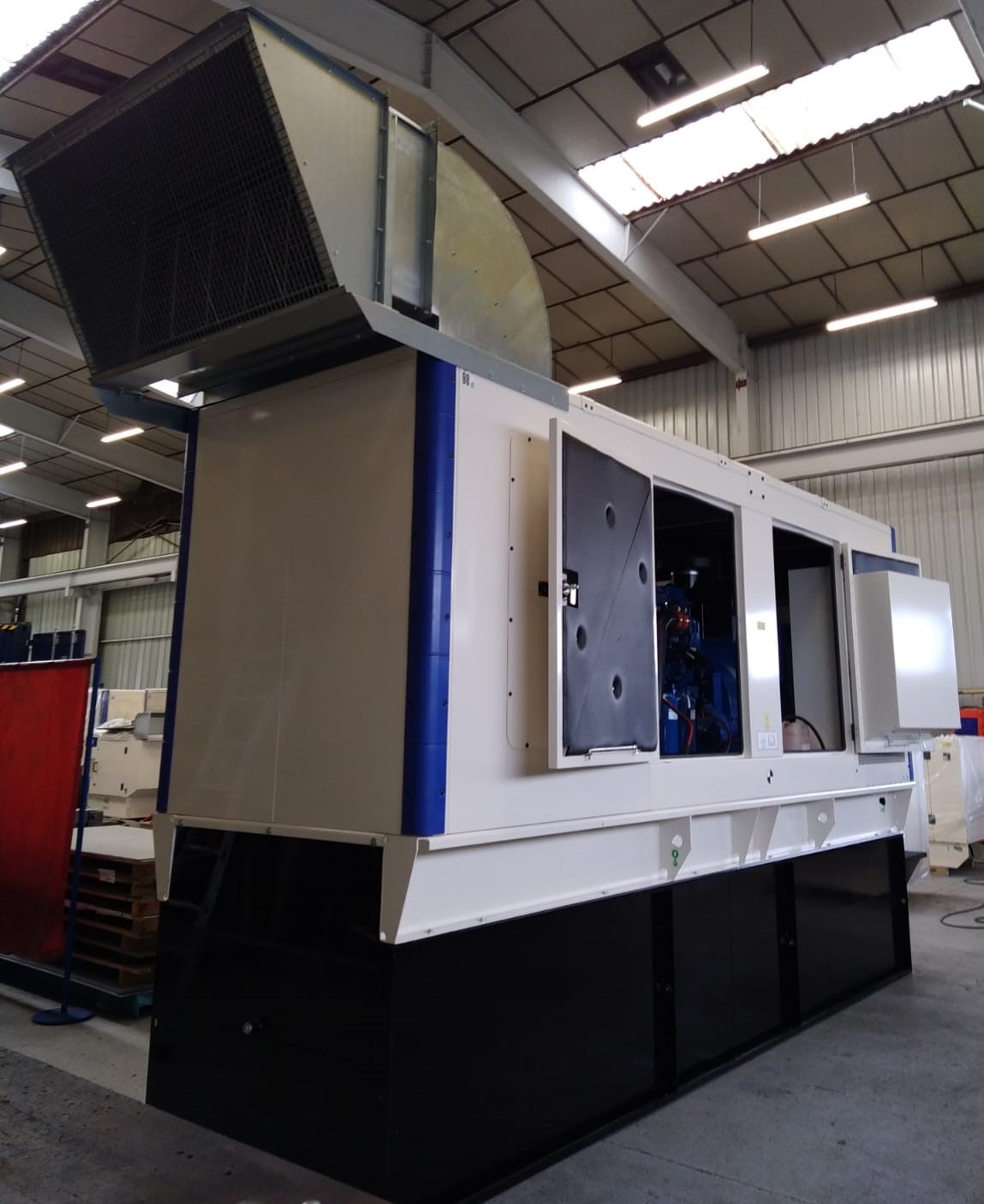 Customisation with a tank & a test bench - GeniWatt - FG Wilson Dealer